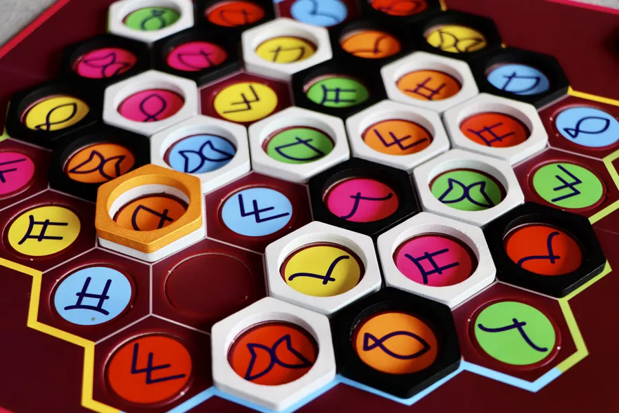 Kamon (2) – Tabletopping